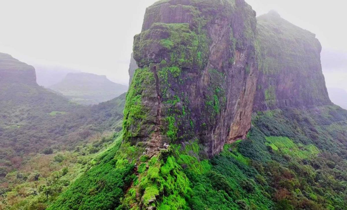 Your Ultimate Guide to the Harihar Fort Trek in Maharashtra – 2025